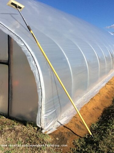 Dealing with Snow on Your Hoophouse – Mother Earth News